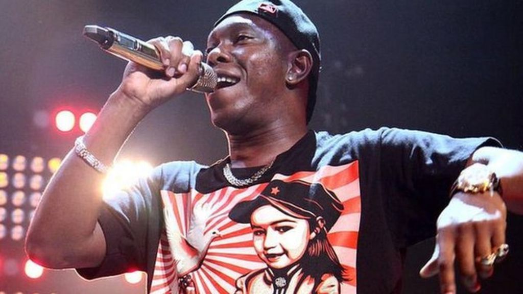 Dizzee Rascal explains how he gets a Glastonbury crowd going - BBC News