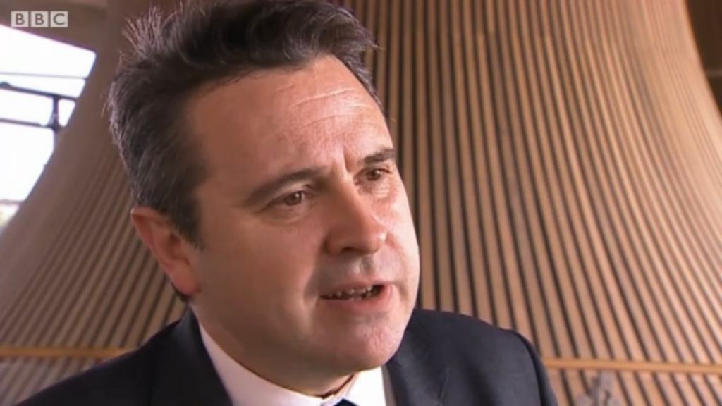 Newyddion Naw: Huw Lewis - BBC Cymru Fyw