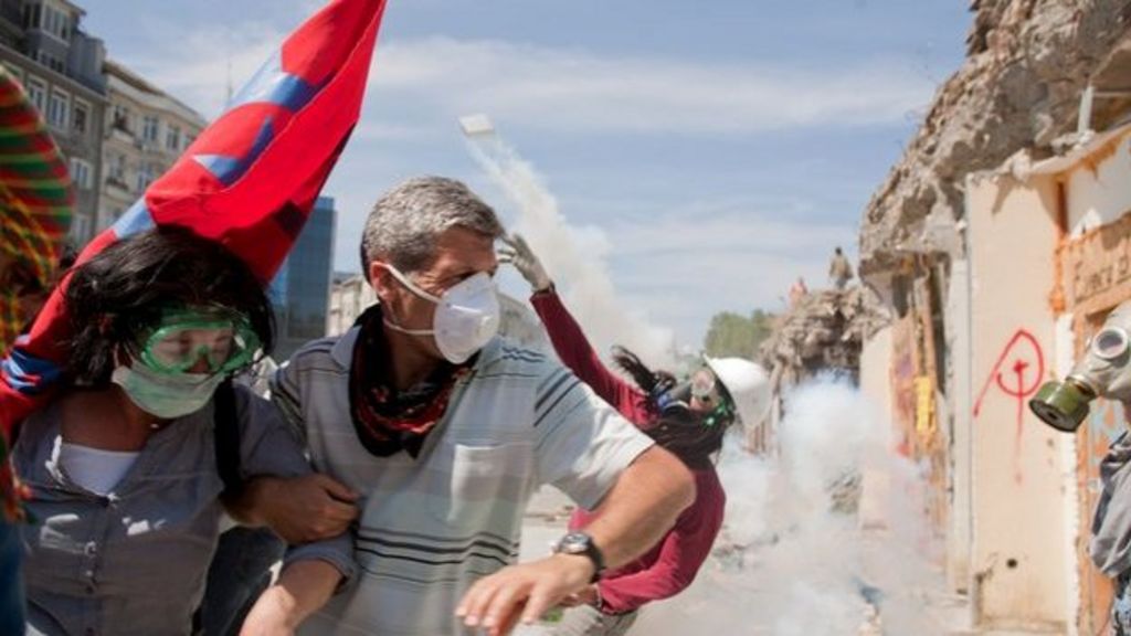 A photographer's view of the Turkish protests - BBC News