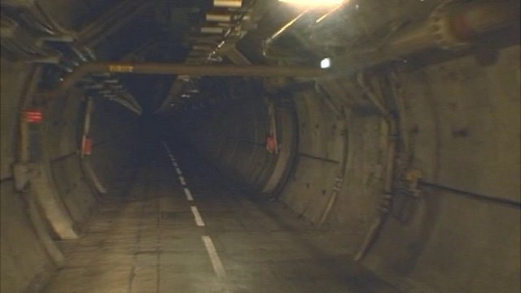 Kent police patrol Channel Tunnel - BBC News