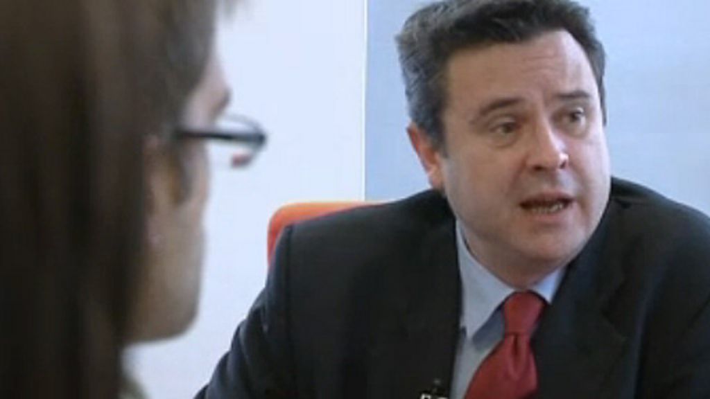 Big week ahead for new Education Minister Huw Lewis - BBC News