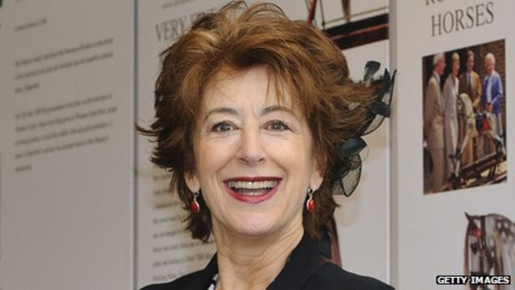 Maureen Lipman: The day my skirt fell off on stage - BBC News