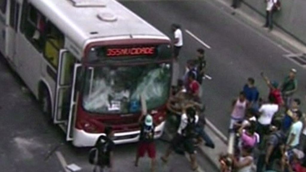 More protests across Brazil over poor public transport - BBC News