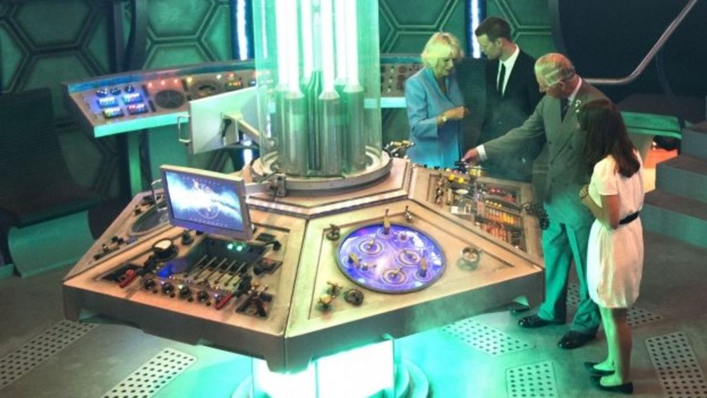 Doctor Who stars get a royal visit - BBC Newsround