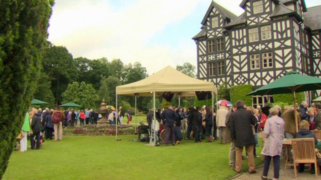 Antiques Roadshow films at Gregynog Hall, Powys - BBC News