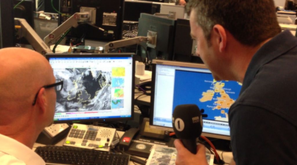 BBC weather presenter: Expect 'virtually clear skies' - BBC News