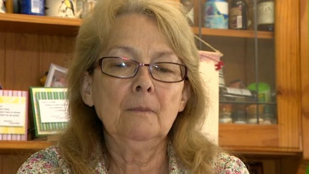 Post Office computer bug 'to blame for £9,000 loss' - BBC News