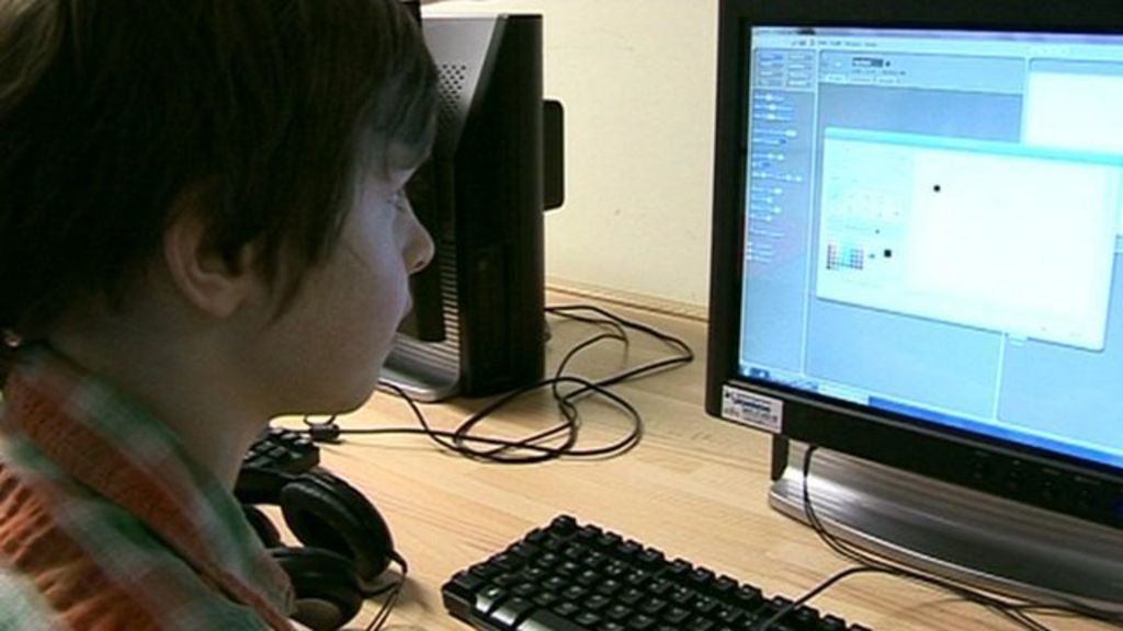 Primary school children learn to write computer code - BBC News
