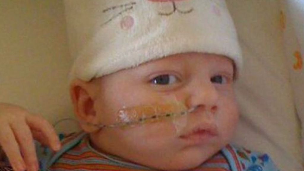 Noah Tyler death: Parents' anger over midwife's role - BBC News