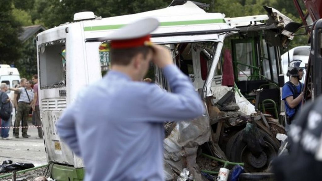 Many killed in Moscow bus crash - BBC News