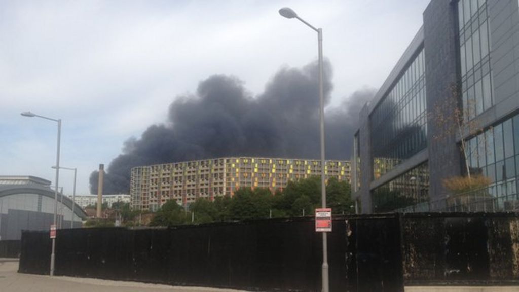 Fire crews tackle Sheffield plastics factory blaze - BBC News