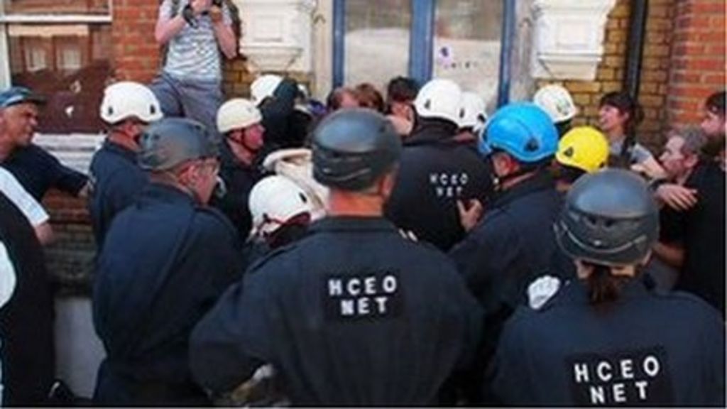 Protest as Brixton squatters are evicted - BBC News