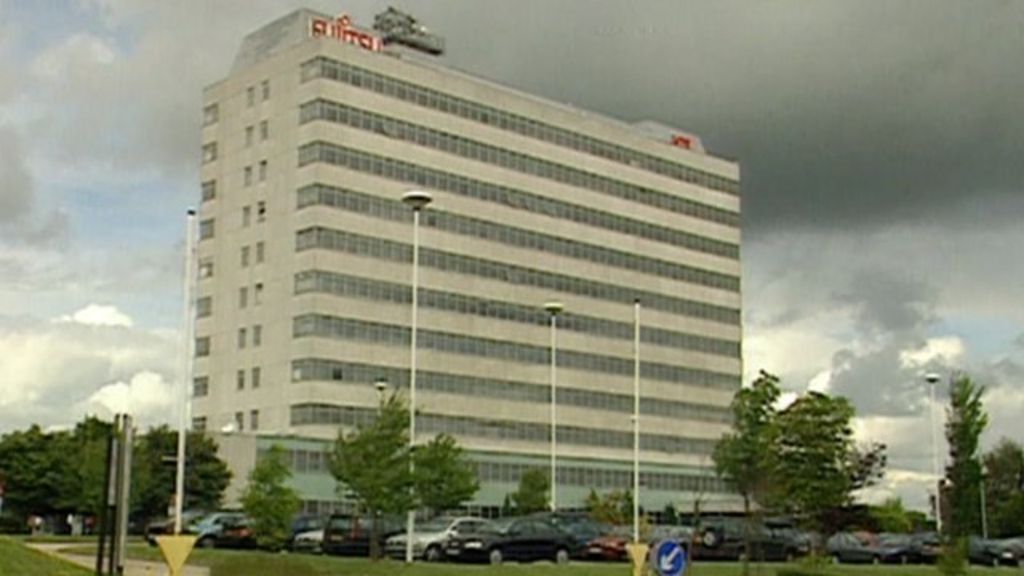 Fujitsu confirms 600 Berkshire jobs to move locations - BBC News