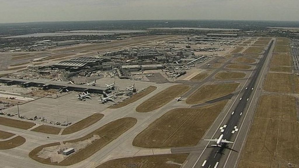 Heathrow Airport unveils third runway plans - BBC News