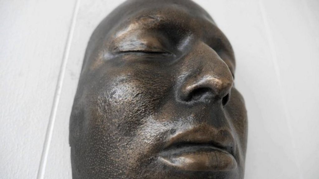 The man behind the death mask - BBC News