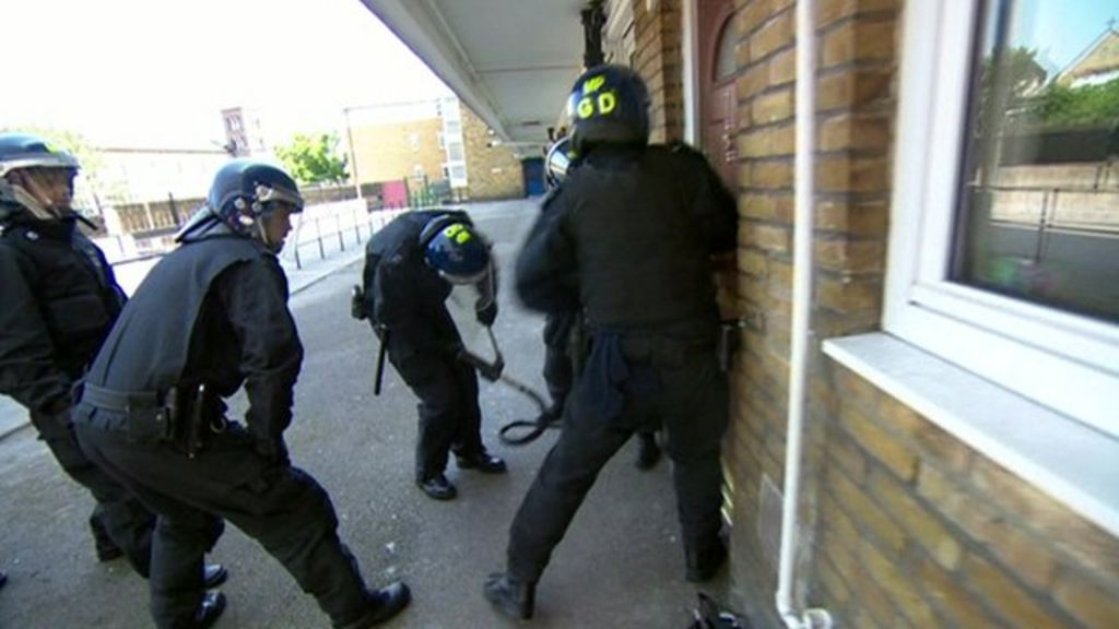 Met Police aims to tackle low-level crime - BBC News