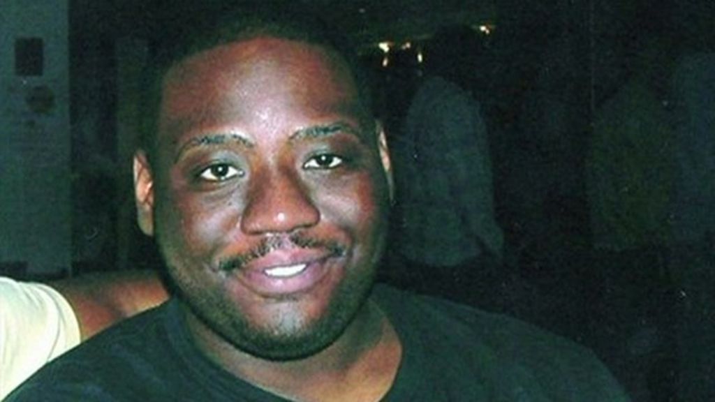 Seni Lewis's family take IPCC to court over his death - BBC News