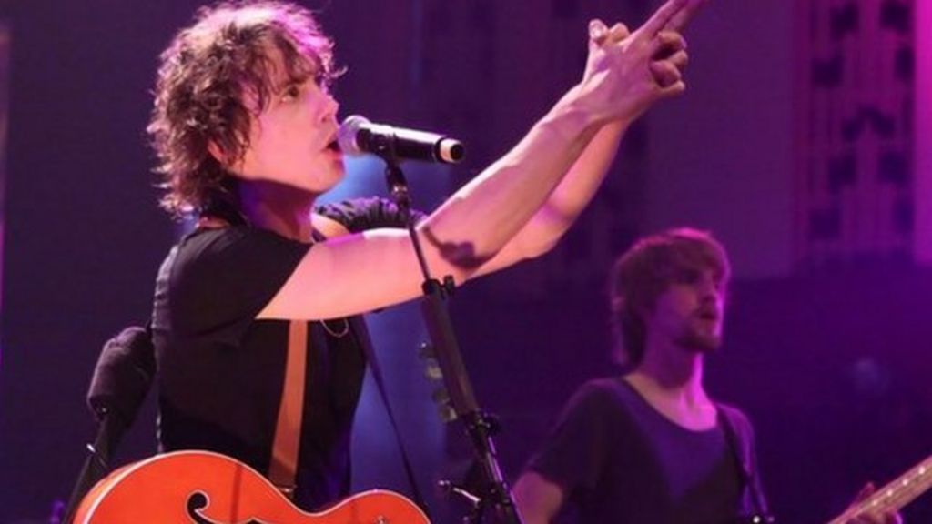 Johnny Borrell on life after Razorlight and new album - BBC News