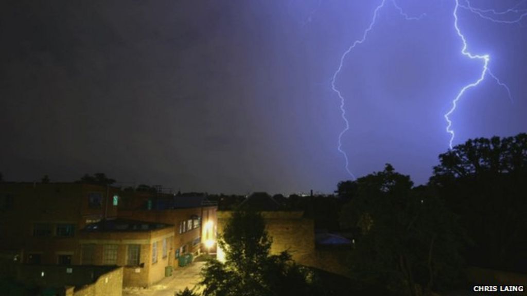 Time-lapse footage of London storms - BBC News