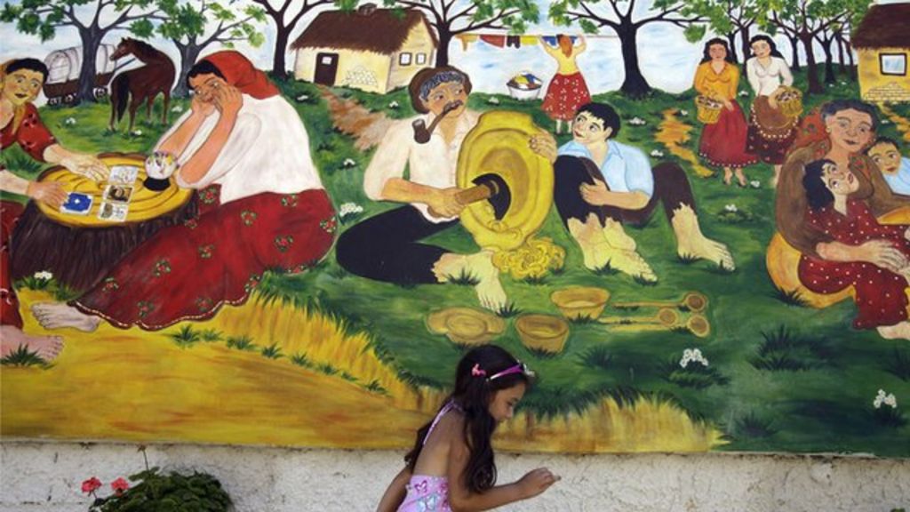Murals depict scenes of Roma life - and other arts news - BBC News