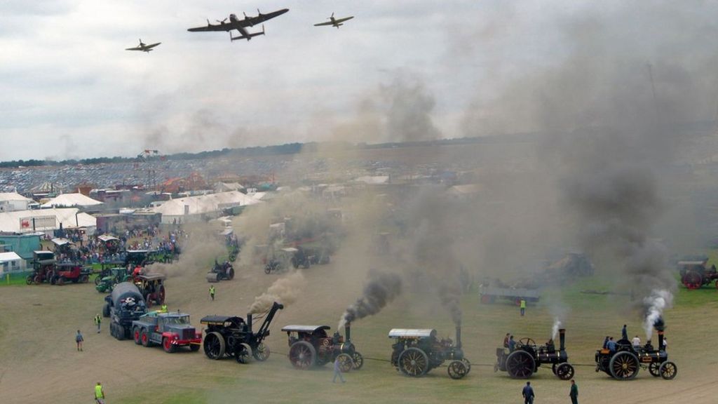 In pictures: The Great Dorset Steam Fair - BBC News