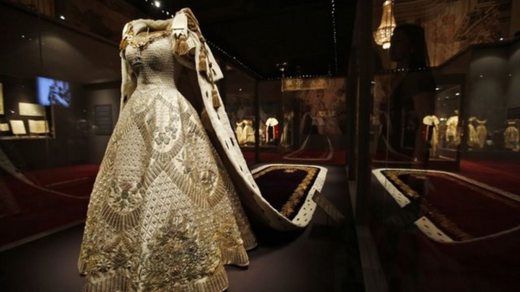 Queen's coronation dress displayed - BBC News
