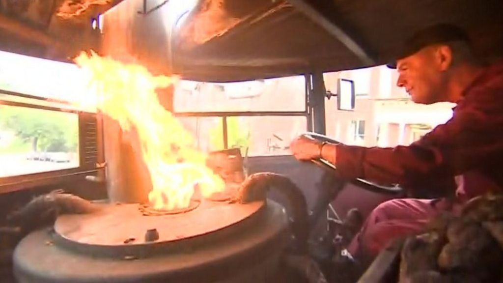 Owner's fears for Whitby steam bus Elizabeth - BBC News