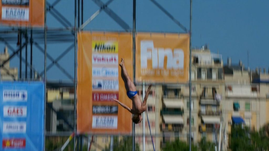 Diving World Championships: British duo thrill with 27m high dive - BBC ...