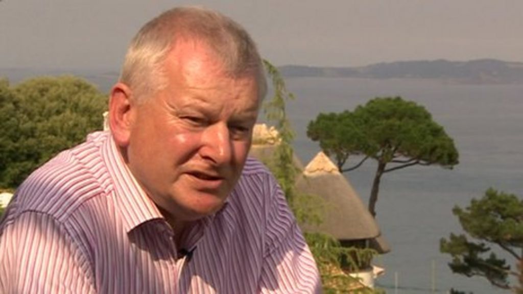 Stephen Lansdown: 'No qualms' about moving to tax haven - BBC News