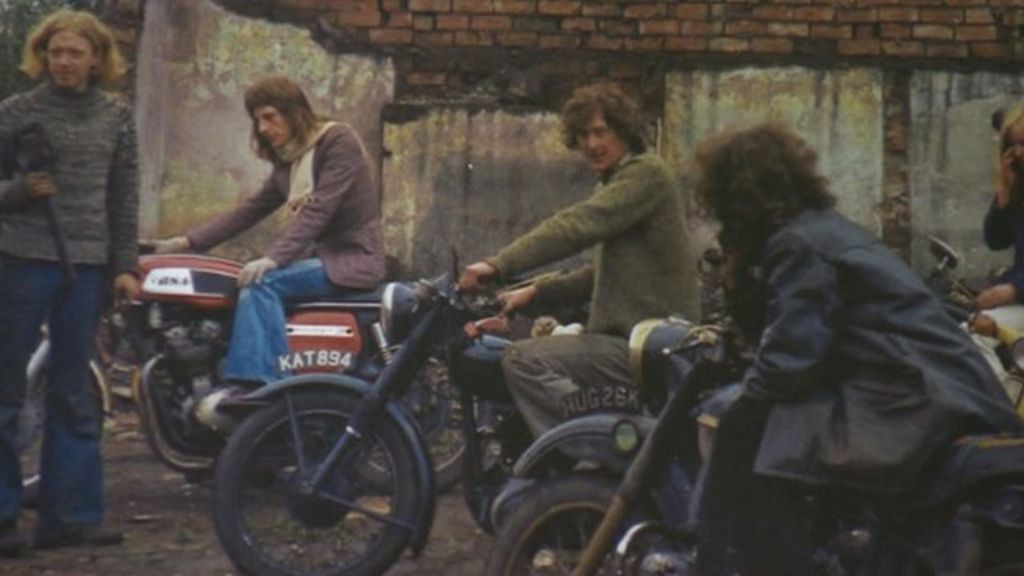 Leeds back streets in 1970s caught on camera - BBC News