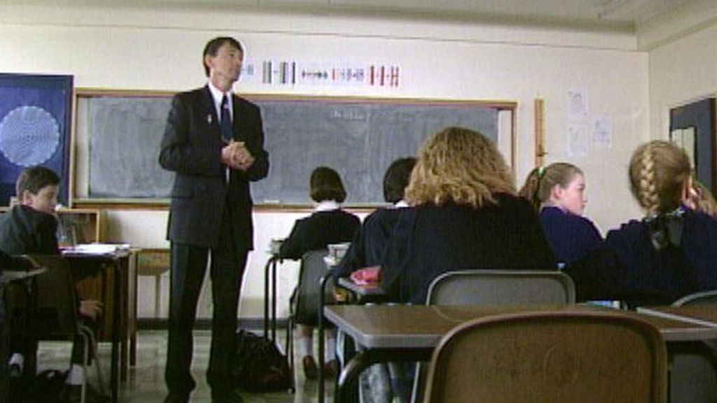 Walkwood C of E Middle School bans girls from wearing skirts - BBC News