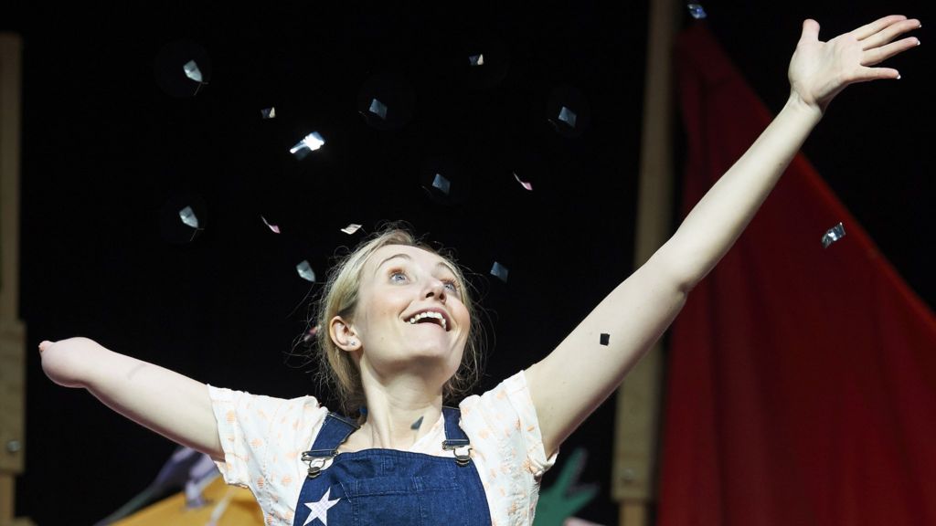 Cbeebies star Cerrie Burnell tells disability story - BBC News