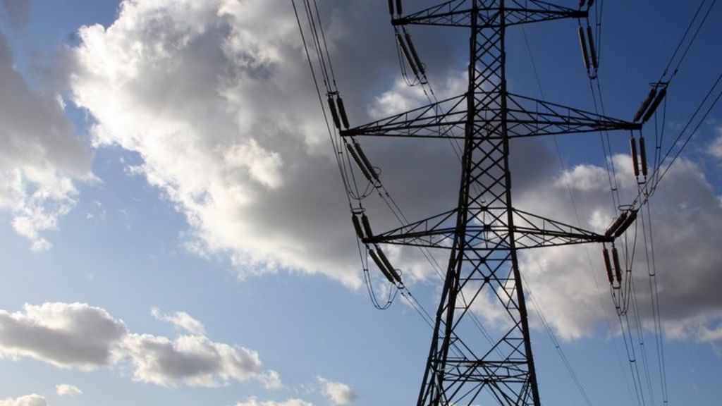Live power lines targeted by thieves - BBC News