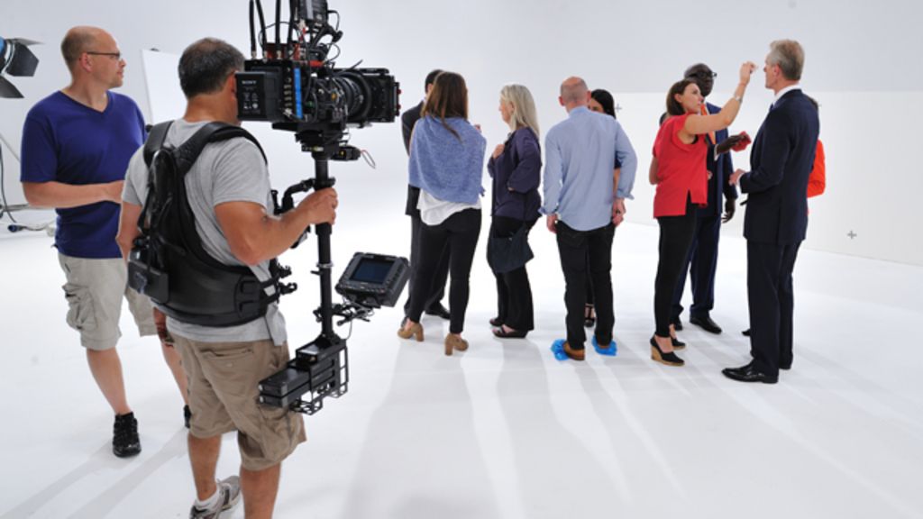 Meet The Team behind the scenes - BBC News