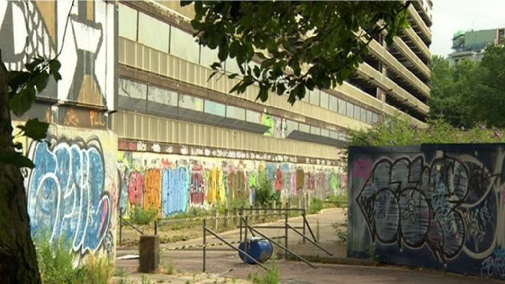 Heygate Estate residents move from London - BBC News