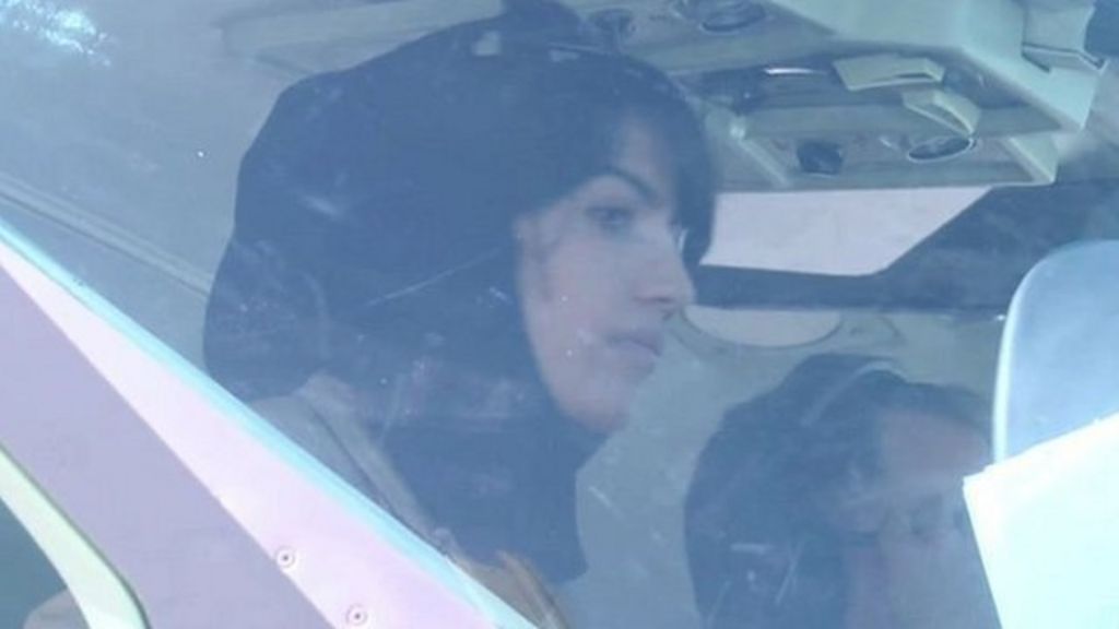 Afghanistan's first female aeroplane pilot - BBC News