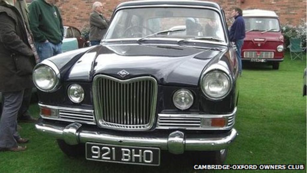 Last Riley Riviera car returns to Salisbury 'home' - BBC News