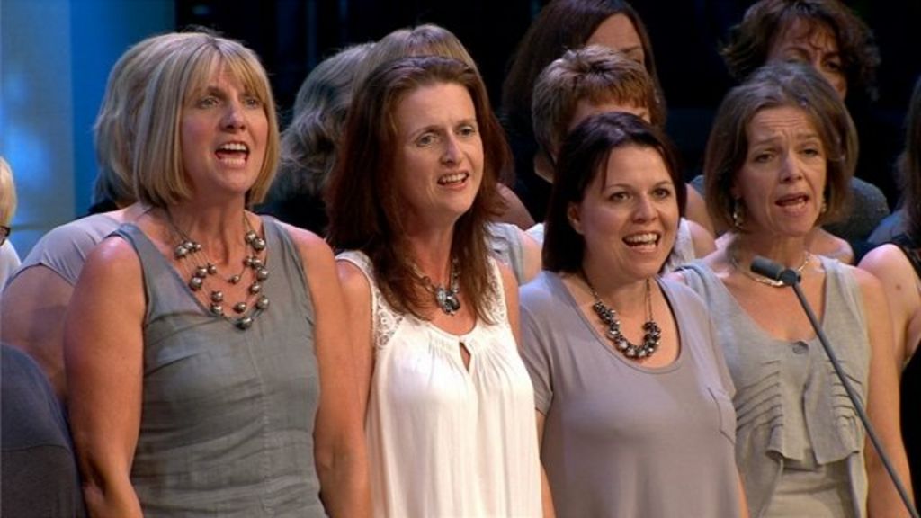 Côr Alaw Werin dros 20 mewn nifer (1) / Folk Song Choir over 20 members ...