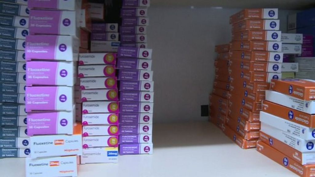 Greek medicine shortage: Crisis hits most popular drugs - BBC News