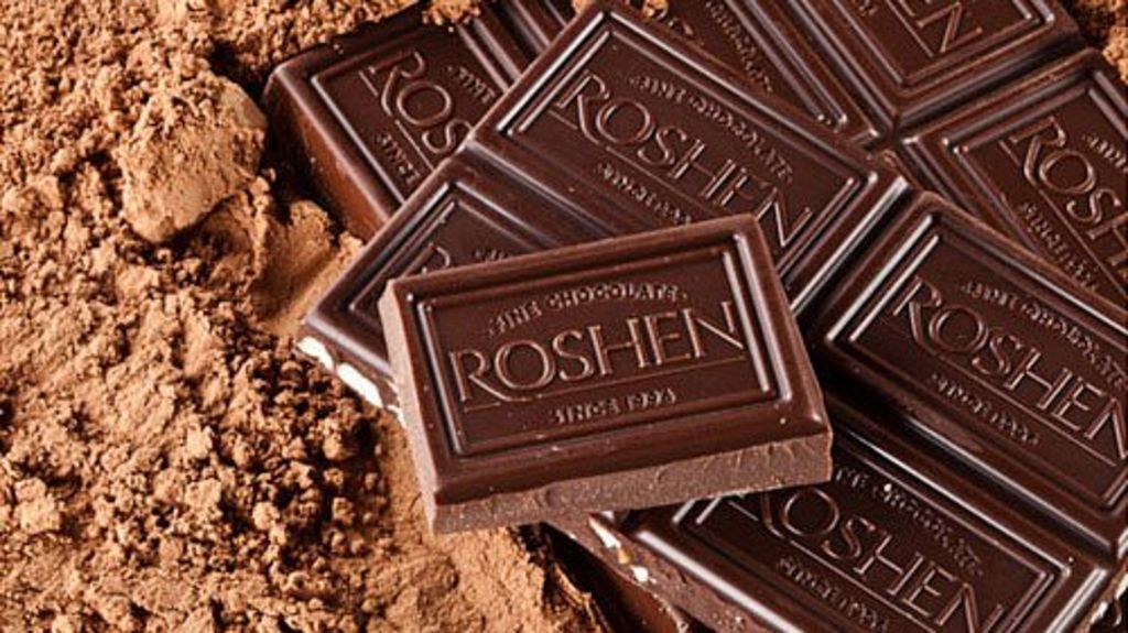 Russia 'closes Ukrainian Roshen chocolate factory' - BBC News