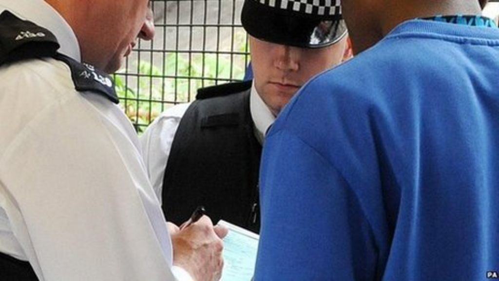 Youth questions officer over stop and search powers - BBC News