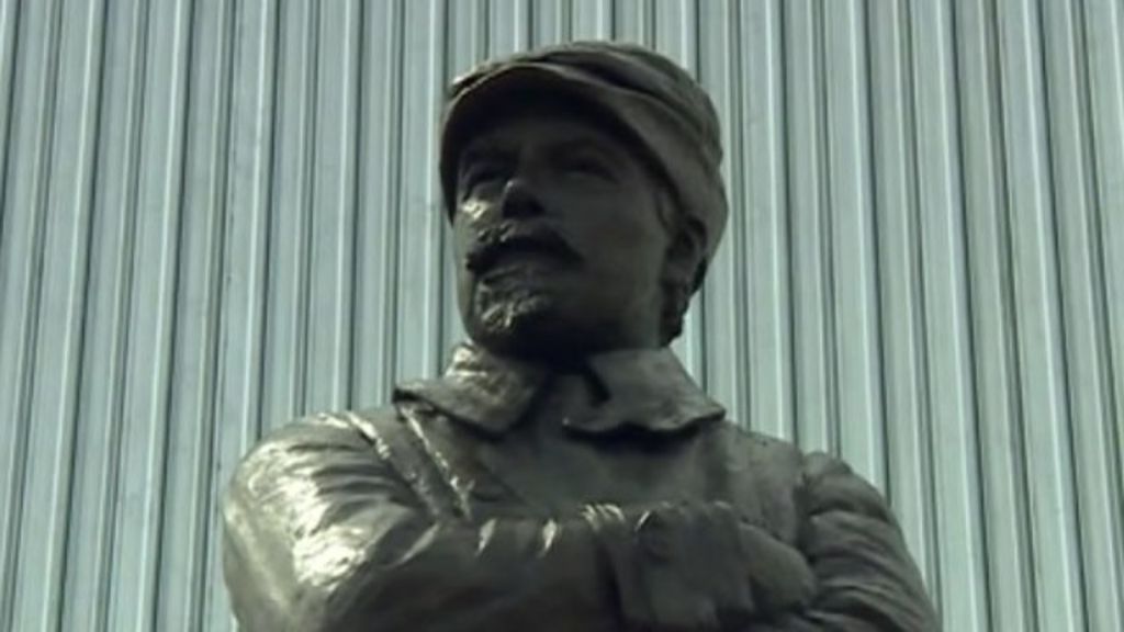 First flight pilot Samuel Cody statue unveiled - BBC News