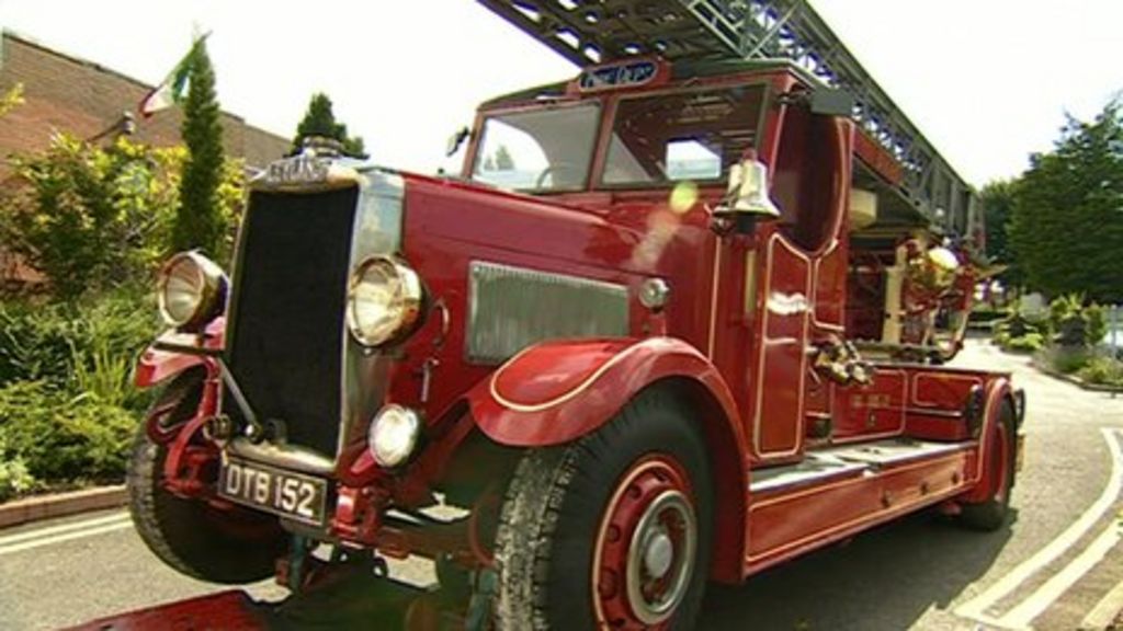 Leyland-made World War II fire engine goes on show - BBC News