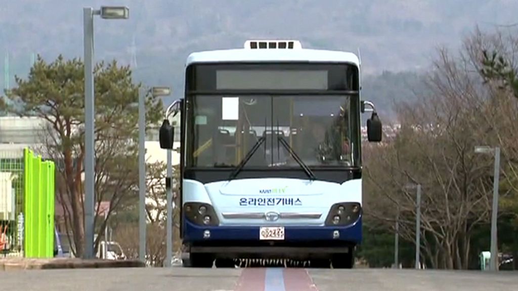 The South Korean buses powered by an electric road - BBC News