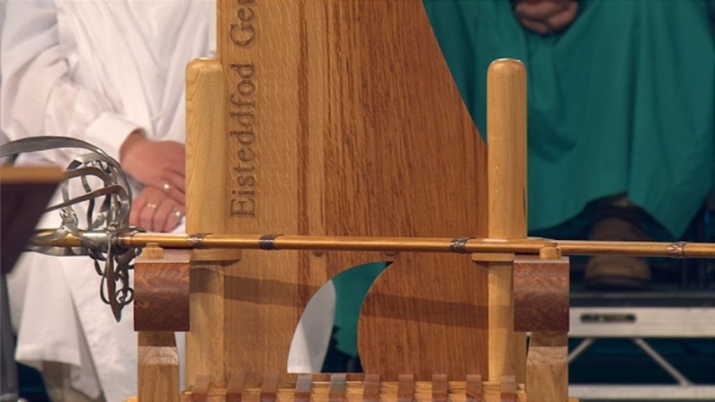 Cadeirio'r Bardd / Chairing of the Bard - BBC Cymru Fyw