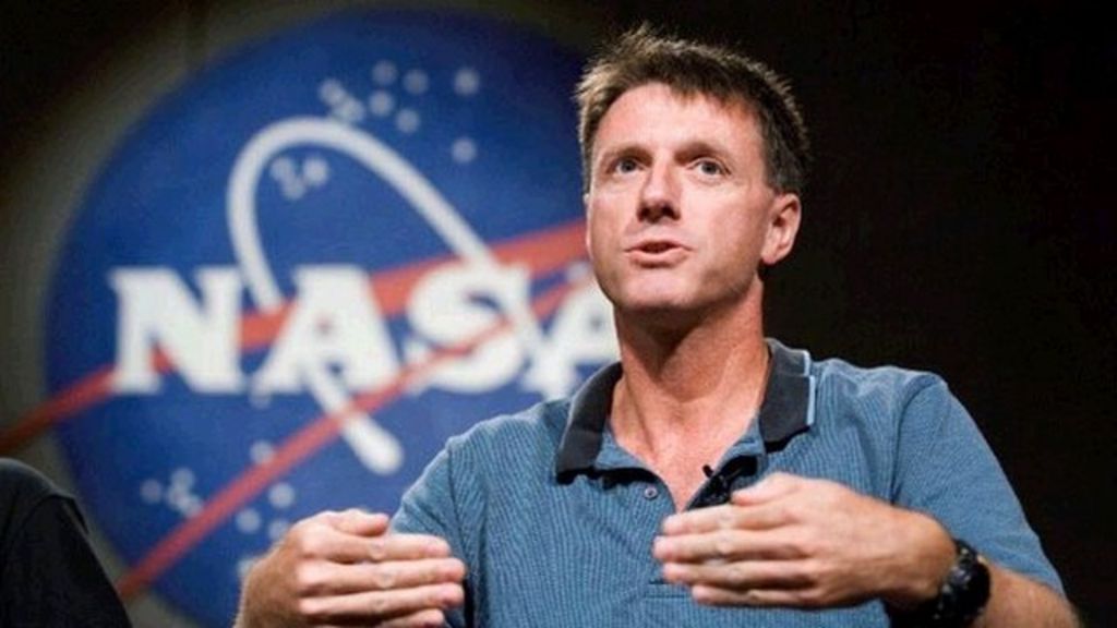 Astronaut Michael Foale retires from Nasa - BBC News