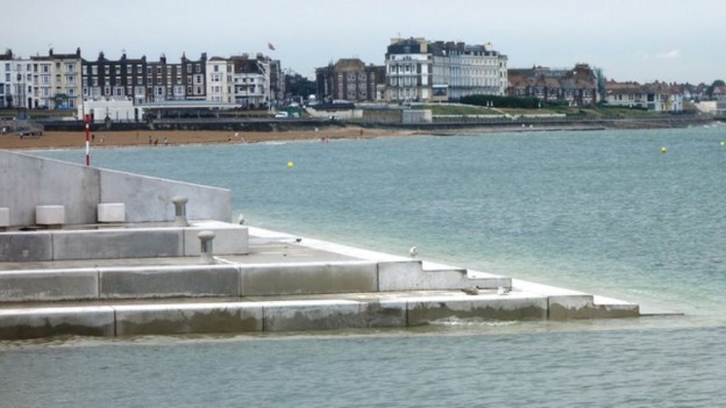 Can art change Margate's fortunes? - BBC News