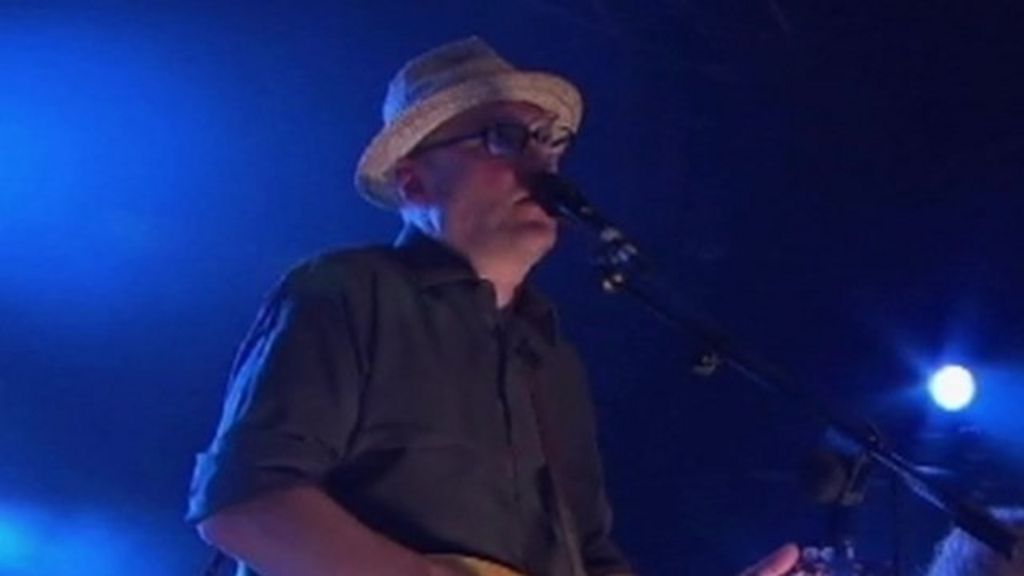 Adrian Edmondson from comedian to folk star - BBC News