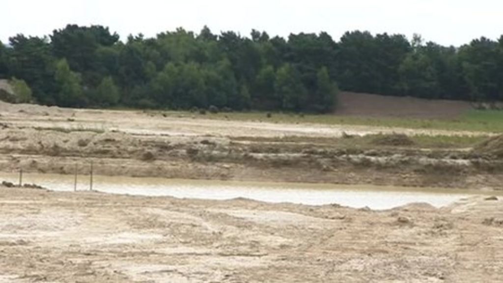 Holiday resort plans for Dorset quarry - BBC News