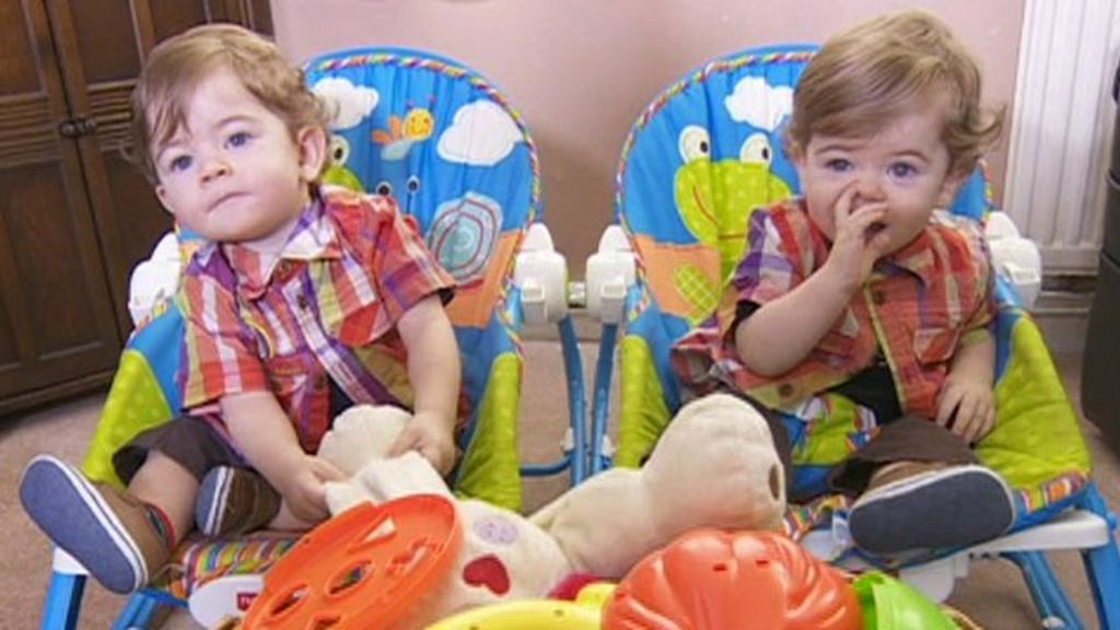 Twins are new stars of Downton Abbey - BBC News